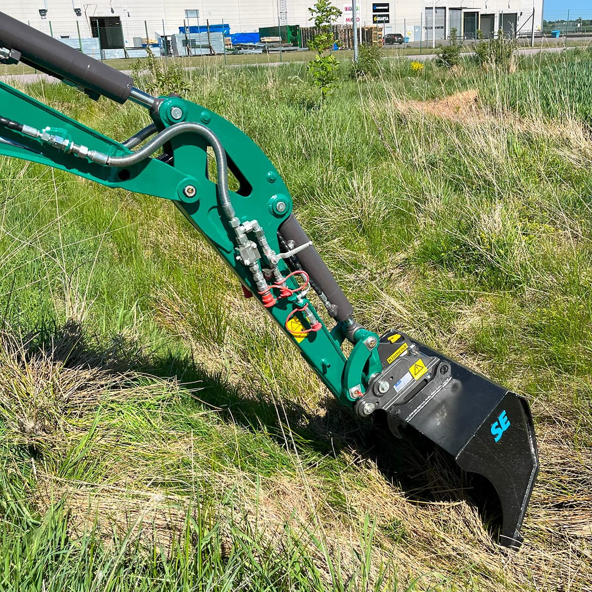 Gravemaskin med førerhus | Minigraver Lovol | Kellfri