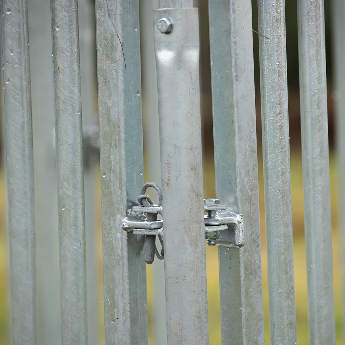 Fôrhekk med gittergrind for hest, 8 plasser